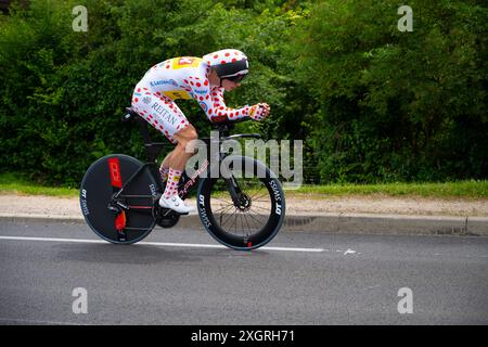 Norwegian Jonas Abrahamsen of Uno-X Mobility, Italian Vincenzo Albanese ...