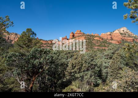 Beautiful plateau and scenery from the Brins Mesa trail in Sedona ...