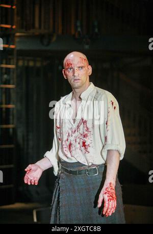 Patrick O'Kane (Macbeth) in MACBETH by Shakespeare at the Royal ...