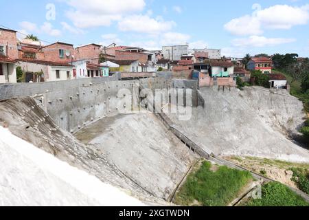 slope protection wall catu, bahia, brazil - june 20, 2024: view of a ...