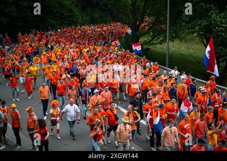 Fanwalk niederlaendische Oranje Fans, GER, Netherlands (NED) vs England ...