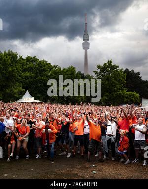 DORTMUND - Dutch supporters watch the semi-final at the European ...