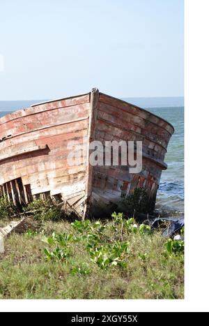 Old boat in bay, Inhambane Town, Inhambane Province, Mozambique Stock ...