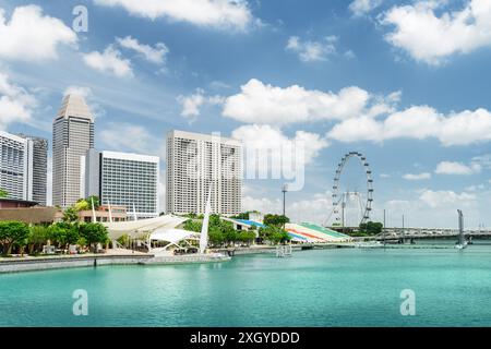 Amazing view of skyscrapers at downtown and azure water of Marina Bay ...
