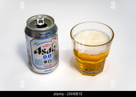 Super dry Asahi alcohol free beer Stock Photo - Alamy