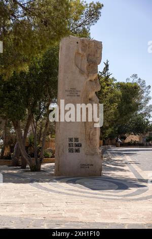 Road of Peace, sculpture by Vincenzo Bianchi to commemorate the visit ...