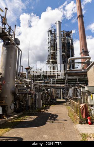 Karlsruhe, Germany. 11th July, 2024. A hydrogen production plant is ...