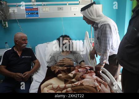 The liberated Palestinian prisoner, Muazzaz Abayat, is receiving ...