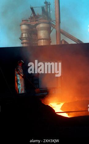 Steelworkers in the iron industry hard labour steel cooker in the iron ...
