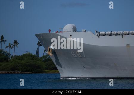 Cheon Wang Bong-class tank landing ship, an amphibious landing ship ...