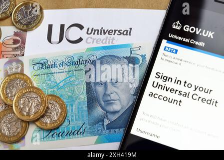 Flat Lay of Universal Credit sign in and King Charles III notes Stock ...