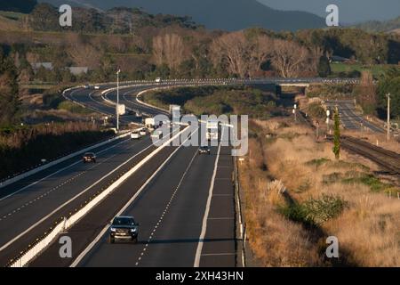 Traffic on Peka Peka to Otaki expressway, with train tracks and old ...