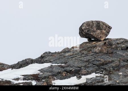 Tiny rock supporting a large boulder on Niaqunngusiariaq in Apex ...