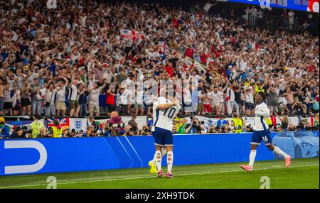 Harry KANE, England 9 Kobbie Mainoo, ENG 26 sad in the final match ...