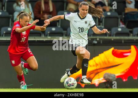 Lilli Purtscheller (20, Oesterreich) mit Milena Kokosz (15, Polen) an ...