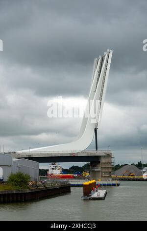 Gull wing bridge Lowestoft Suffolk Stock Photo - Alamy
