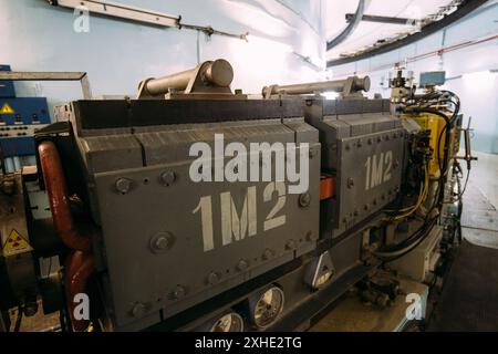 Superconducting ring electromagnet in cyclotron particle accelerator ...