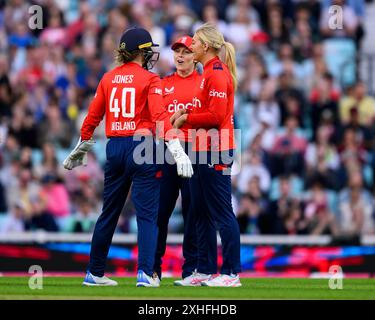 24, Jess Kerr of New Zealand in action bowling during the ICC Women's ...