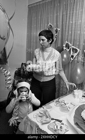 Argentine singer and actress Sisana Rinaldi gives a party at home ...