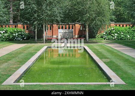 Memorial inside the Muslim Burial Ground and Peace Gardens, Horsell ...