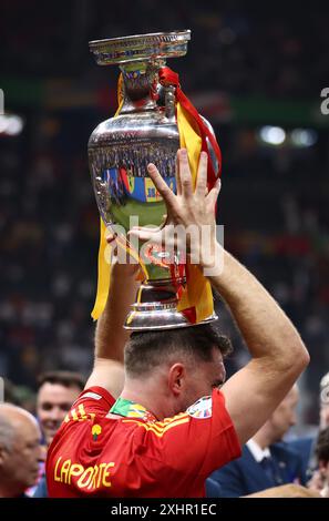 Spain players celebrate with the Henri Delaunay Cup following the UEFA ...
