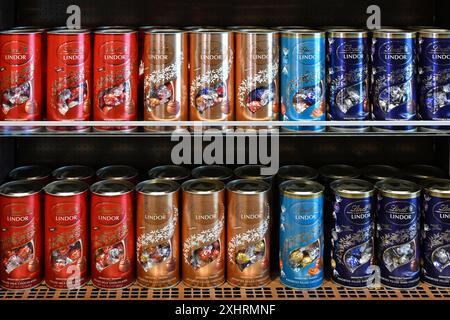 Lindth Lindor display shelf Stock Photo - Alamy