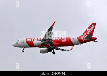 AirAsia Thai Airbus A320 passenger early morning runway. Don Mueang ...