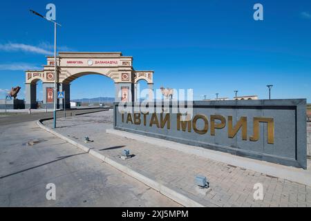 New city gate, welcome gate with modern sculptures, Dalandsadgad, Gobi ...