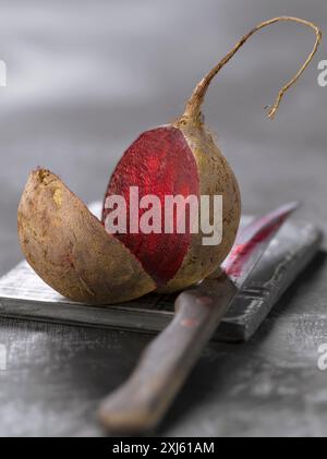 Beetroot cut in half Stock Photo - Alamy
