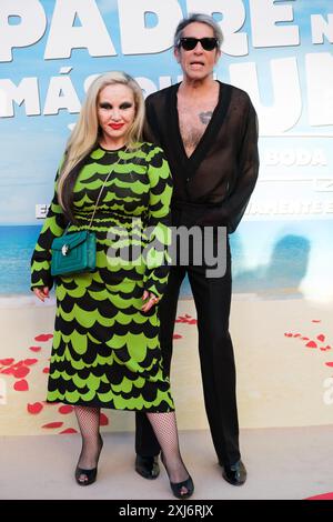 Alaska y Mario attends the premier photocall for "Padre No Hay Más Que ...