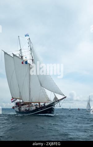 Gathering of ancient boats and more modern boats from around Europe to ...