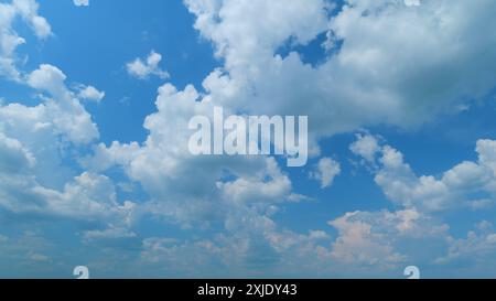 Timelapse. Formation cloud sky scape. Various layers of clouds move in ...