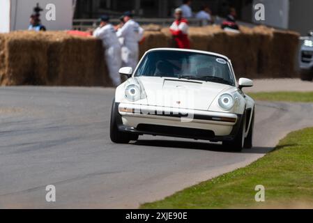 Porsche cornering at speed Stock Photo - Alamy