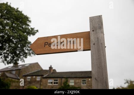 Pendle Hill wooden sign, directions to hike Pendle Hill in the ...