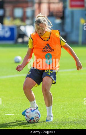 Erin Jacqueline Cuthbert (born 19 July 1998) is a Scottish professional ...