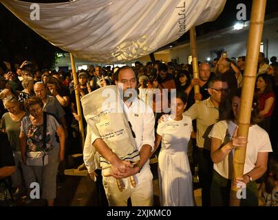 Jon Polin and his wife Rachel Goldberg-Polin (R), the parents of ...