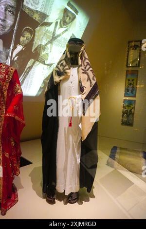 Traditional middle eastern clothes inside National Museum of Qatar In ...