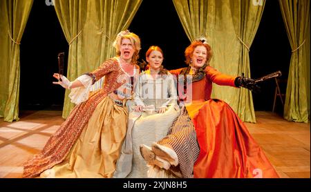 l-r: Jackie Clune (Miss Ogle), Hannah Spearritt (Lady Frances Touchwood ...