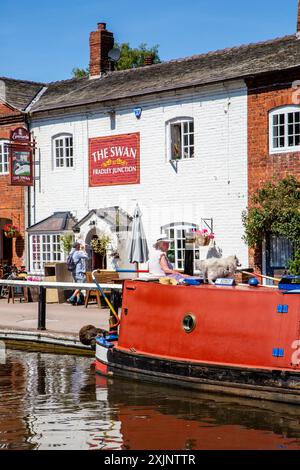 Canal narrowboat moored outside the Swan inn public house on the Trent ...