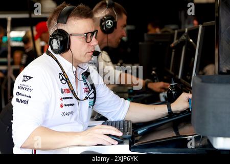 Peter Bonnington (GBR, Mercedes-AMG Petronas F1 Team), #12 Andrea Kimi ...