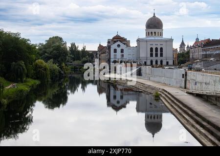 Neolog Synagogue Sion reflected in Crisul Repede river, Oradaea, Bihor ...