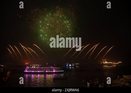 fireworks during Dev Diwali at Varanasi ghat Stock Photo - Alamy
