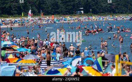 Binz, Germany. 20th July, 2024. Tourists take advantage of the ...
