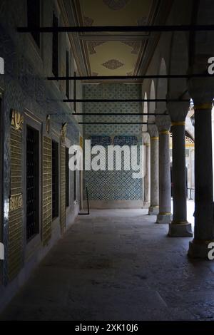 Colonnade in Topkapi Palace in Istanbul, Turkey Stock Photo - Alamy