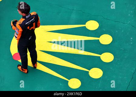 Pole sitter Lando Norris (GBR) McLaren MCL39 in qualifying parc ferme ...