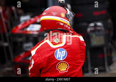 Scuderia Ferrari mechanic, mecanicien, mechanics during the Formula 1 ...