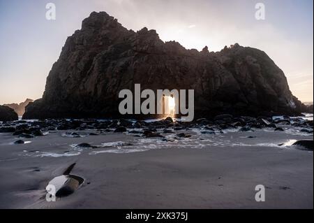 Wide angle shot of the Keyhole arch at Pfeiffer beach, around sunset ...