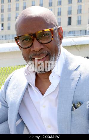 Delroy Rennalls / Lazy Dee von Mr. President bei der 90s Super Show ...