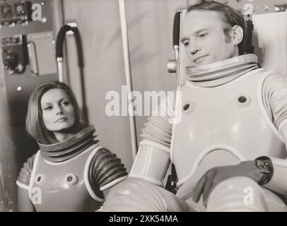 MOON ZERO TWO (1969) JAMES OLSON, AMBER DEAN-SMITH, SIMONE SILVERA MZTW ...