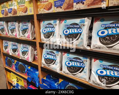 Packages of Oreo cookies in a local Meijer grocery store Stock Photo ...